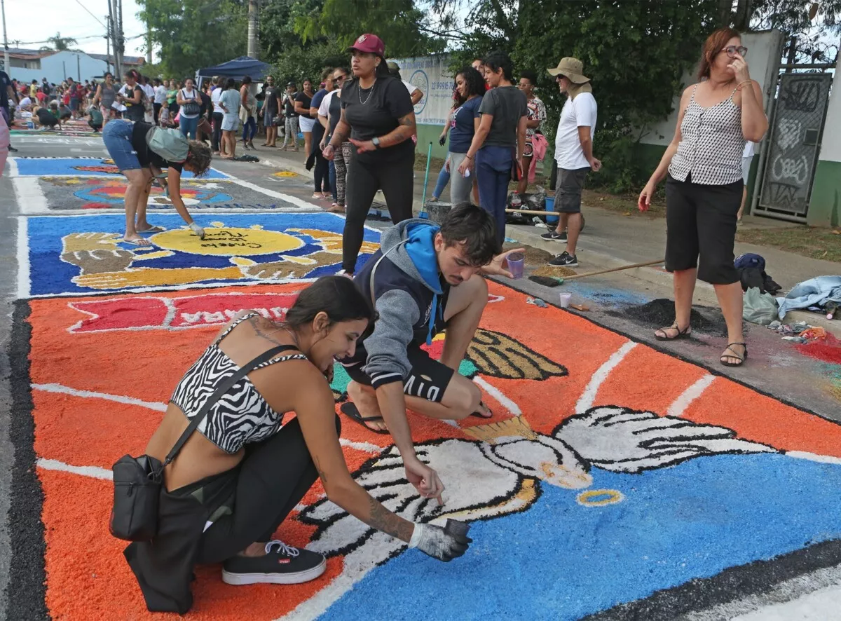 Tradição de Corpus Christi reúne fiéis em Búzios nesta quinta-feira ...